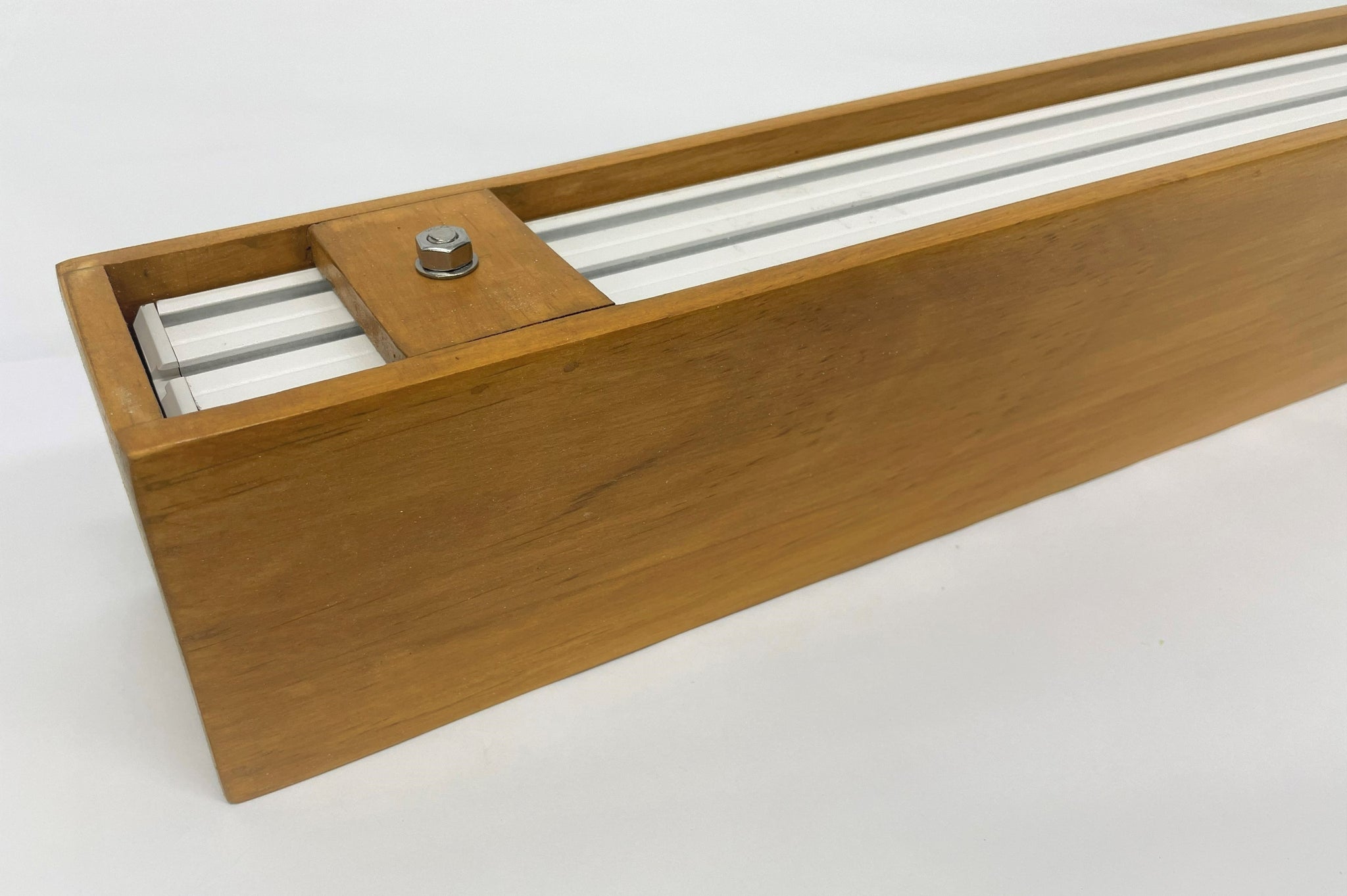 Linear 4 By 6 Wood Trellis With Linear Lighting